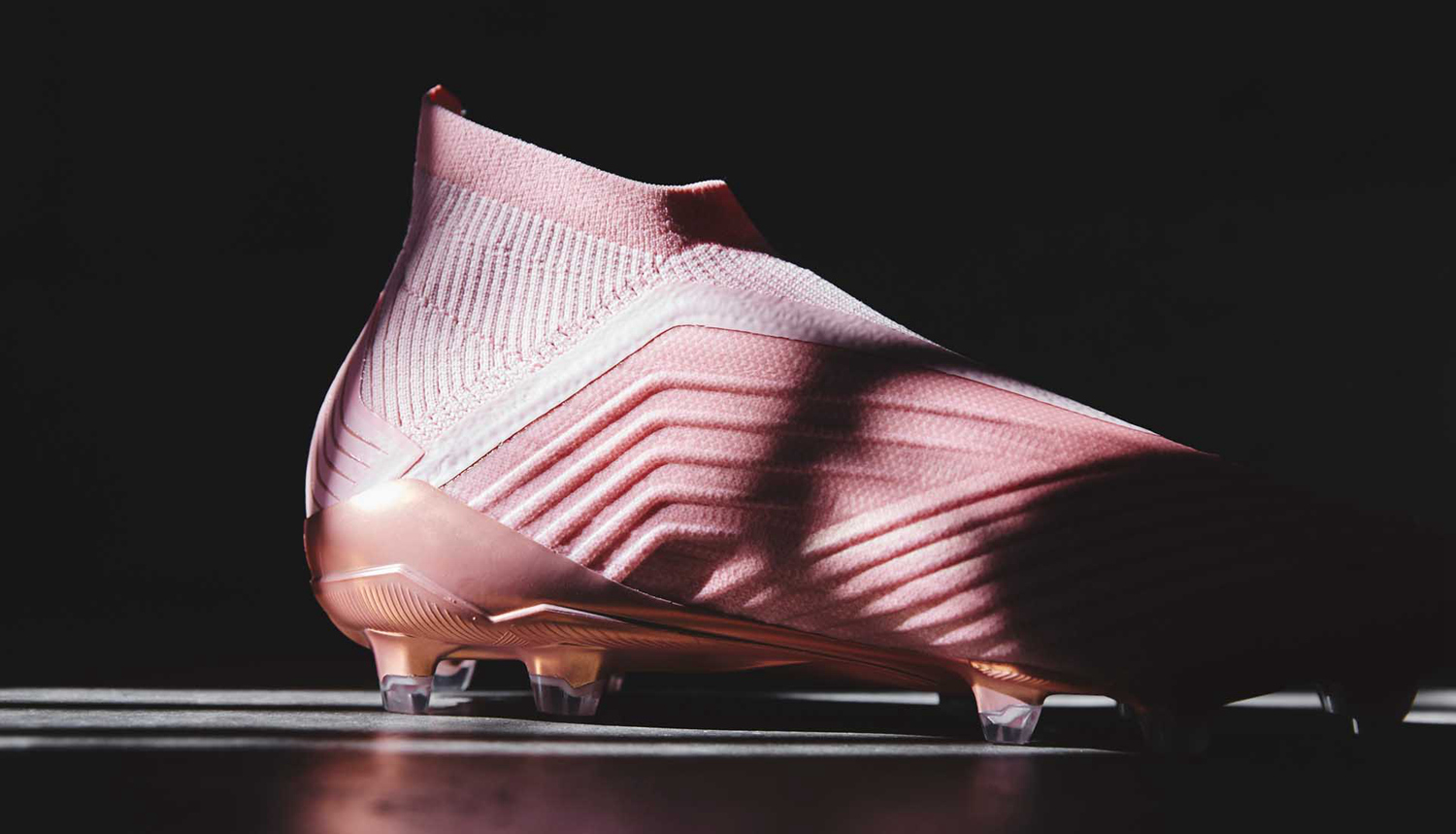 粉红来袭！近观adidas Predator 18+ “Spectral Mode”足球鞋 - 球鞋 - 足球鞋足球装备门户_ENJOYZ足球装备网