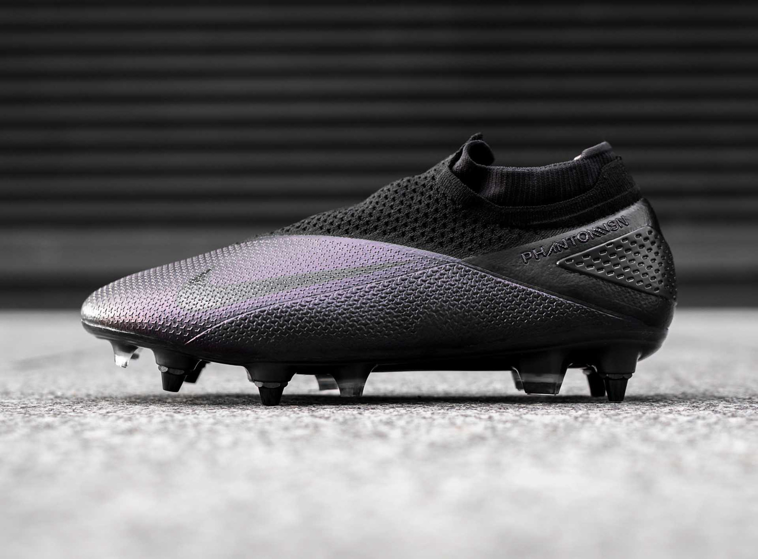 低调现世！近观Nike Phantom VSN 2 “Kinetic Black”足球鞋 - 球鞋 - 足球鞋足球装备门户_ENJOYZ足球装备网