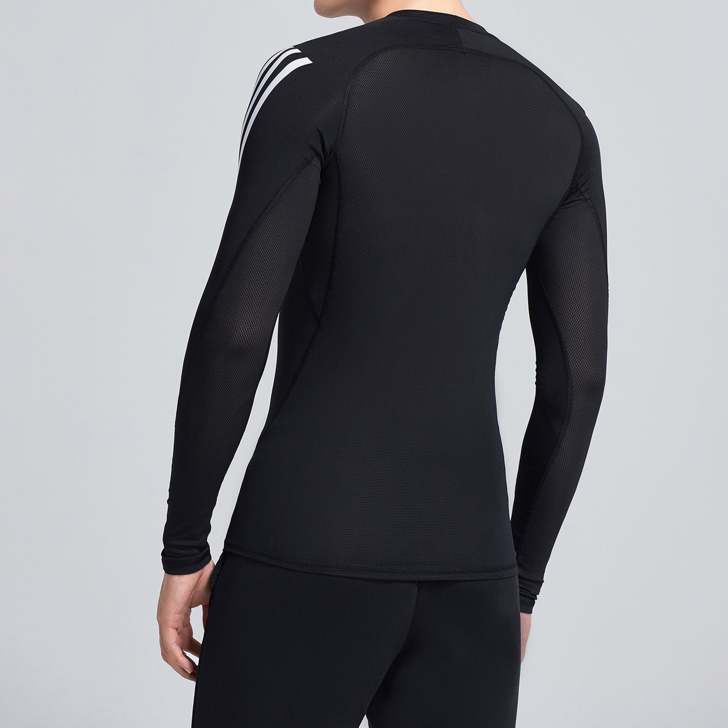 长袖紧身+短袖！秋天踢球这么穿！ - 足球鞋价格_导购 - 足球鞋足球装备门户_ENJOYZ足球装备网