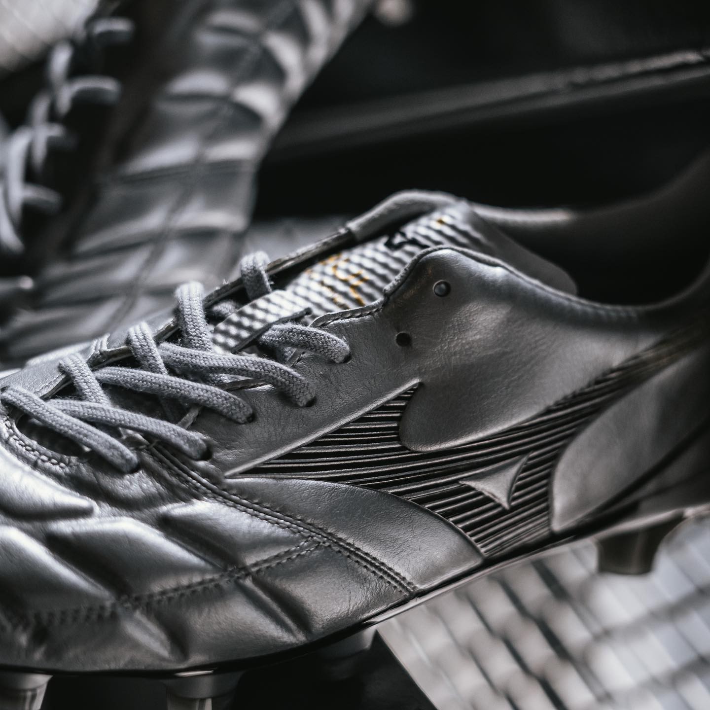 美津浓推出新配色REBULA CUP JAPAN足球鞋 - 球鞋 - 足球鞋足球装备门户_ENJOYZ足球装备网