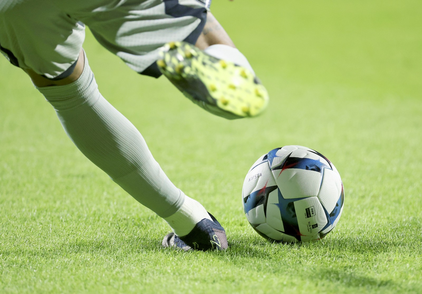 KIPSTA法甲联赛22/23赛季官方比赛用球 - 球衣赏析 - 足球鞋足球装备门户_ENJOYZ足球装备网