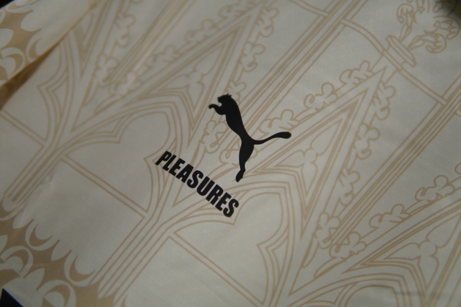 近观！PUMA x Pleasures AC米兰23/24赛季第四球衣 - 球衣 - 足球鞋足球装备门户_ENJOYZ足球装备网